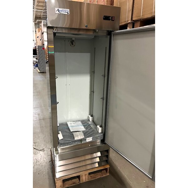 Scratch and Dent Avantco A-19F-HC 29" Solid Door Reach-In Freezer