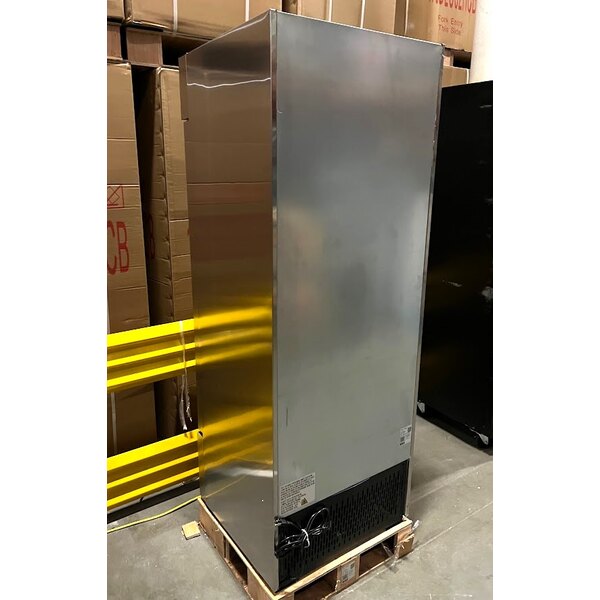 Scratch and Dent Avantco A-19F-HC 29" Solid Door Reach-In Freezer