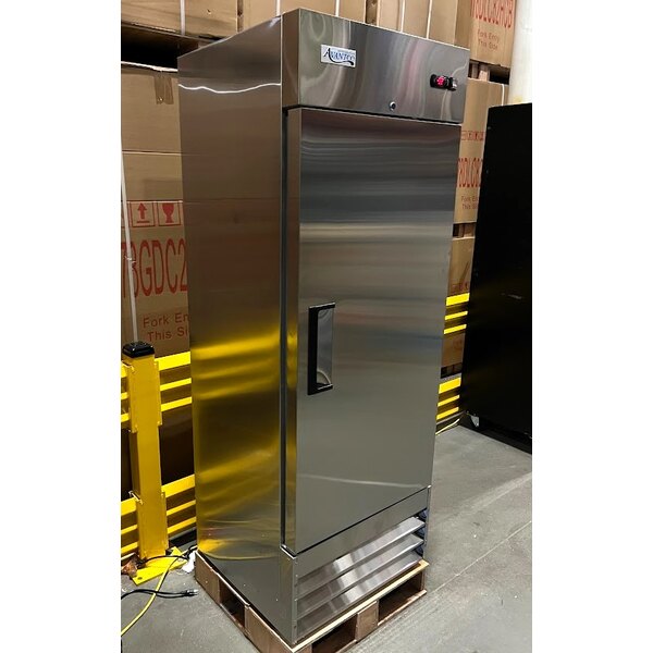 Scratch and Dent Avantco A-19F-HC 29" Solid Door Reach-In Freezer