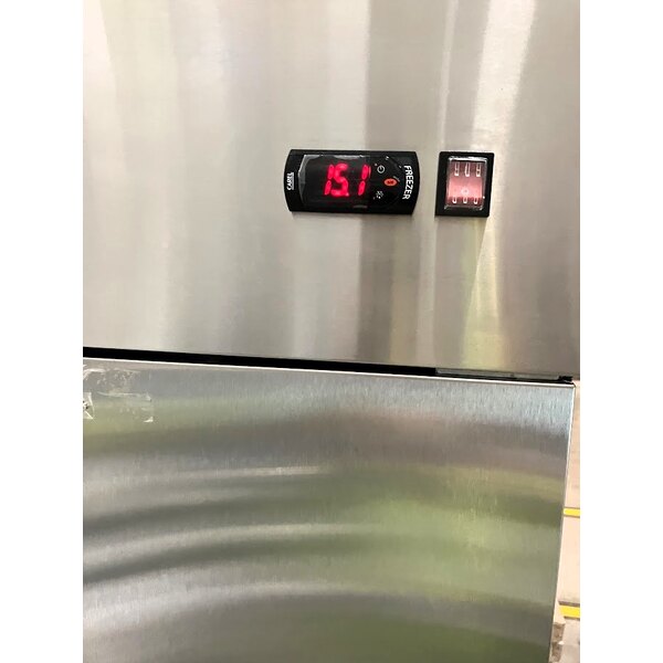 Scratch and Dent Avantco A-19F-HC 29" Solid Door Reach-In Freezer