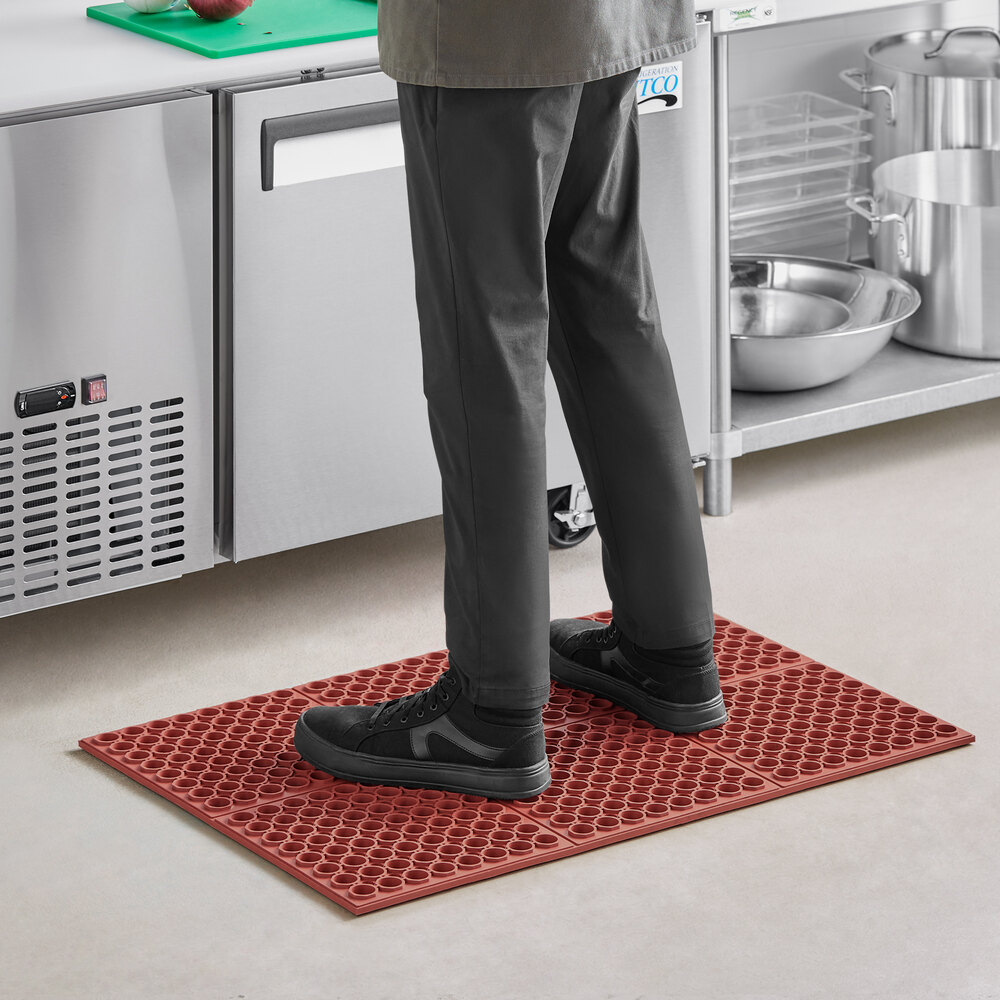 Choice 2' x 3' Red Rubber Straight Edge Grease-Resistant Anti-Fatigue ...