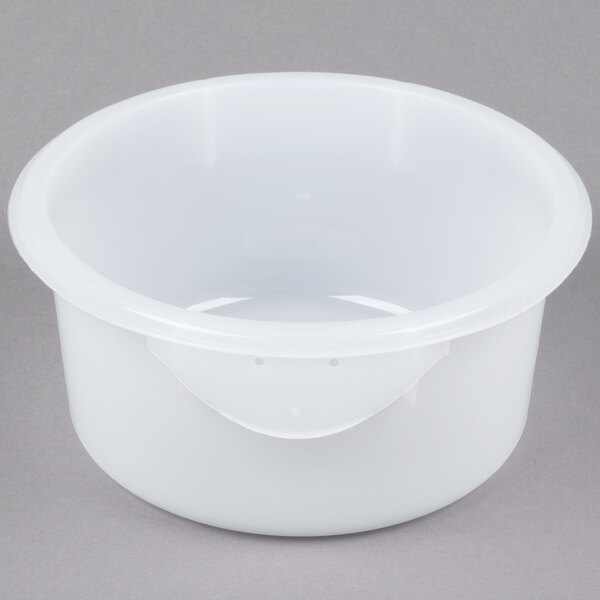Rubbermaid 2 Qt. White Round Polyethylene Food Storage Container