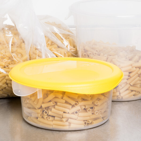 Rubbermaid 2 Qt. Translucent Round Polypropylene Food Storage Container