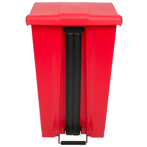 Rubbermaid FG614600RED Red Rectangular Plastic Mobile Step-On Container ...