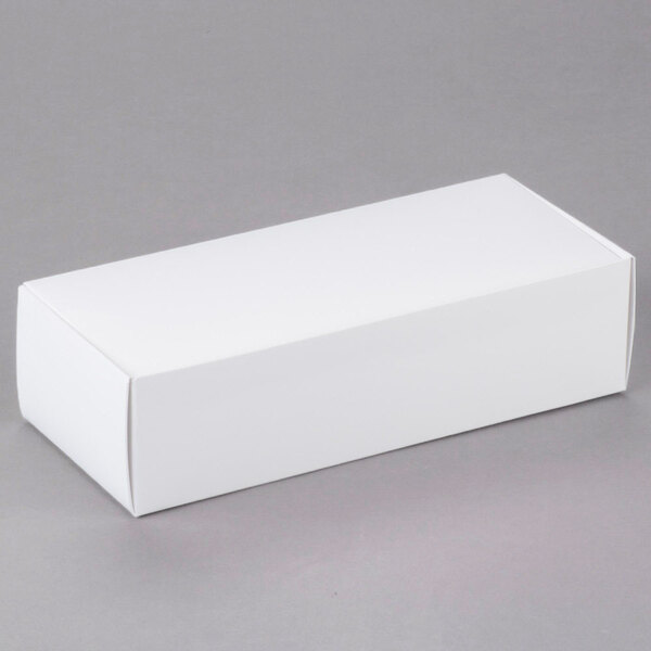 8 7/8" x 3 3/4" x 2 3/8" White 1-Piece 2 lb. Candy Box - 25/Pack