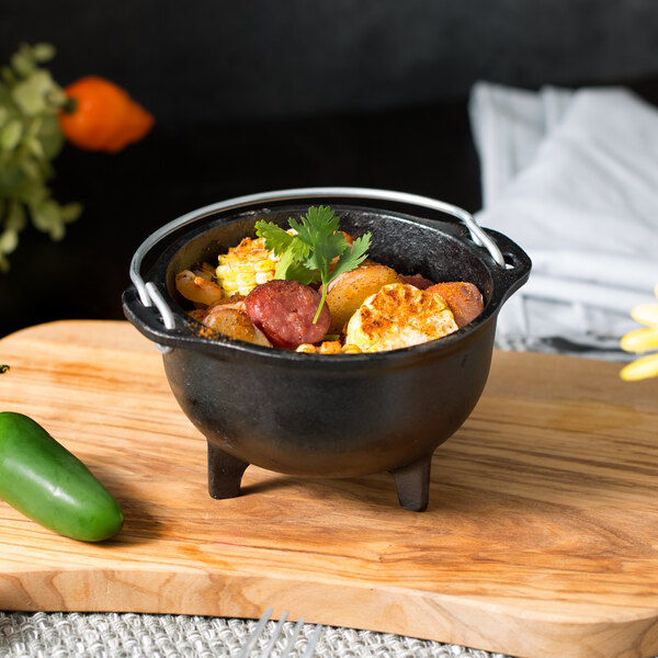 Lodge HCK 16 oz. Pre-Seasoned Heat-Treated Mini Cast Iron Country Kettle