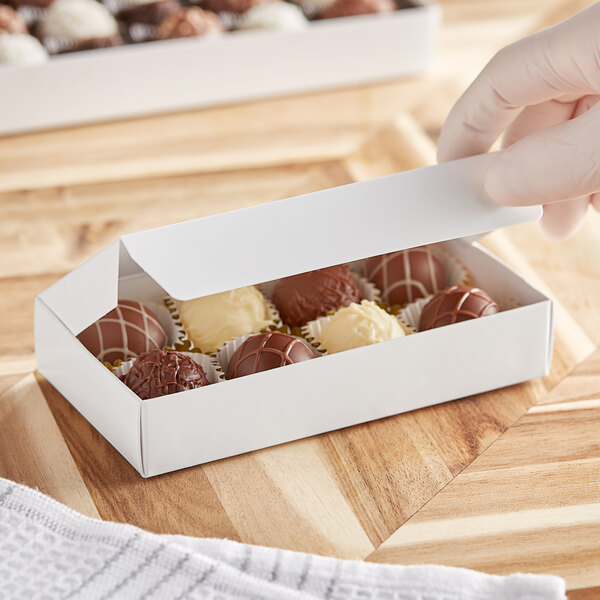 6" x 3 1/4" x 1 1/8" 1-Piece 5 oz. White Candy Box - 250/Case