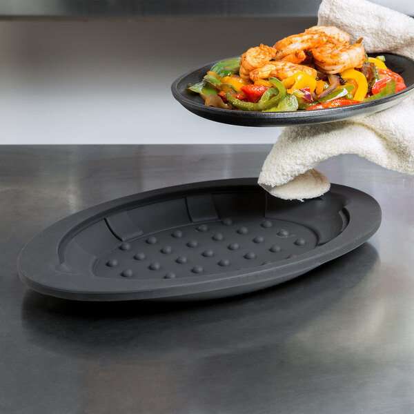 Lodge US011 Black 8 3/4" x 13" Oval Heat-Resistant Black Silicone ...