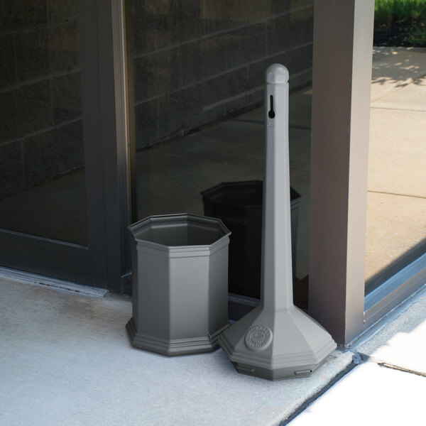 Commercial Zone 710303 Smokers' Outpost Site Saver Gray Snap-Lock 5 Qt ...