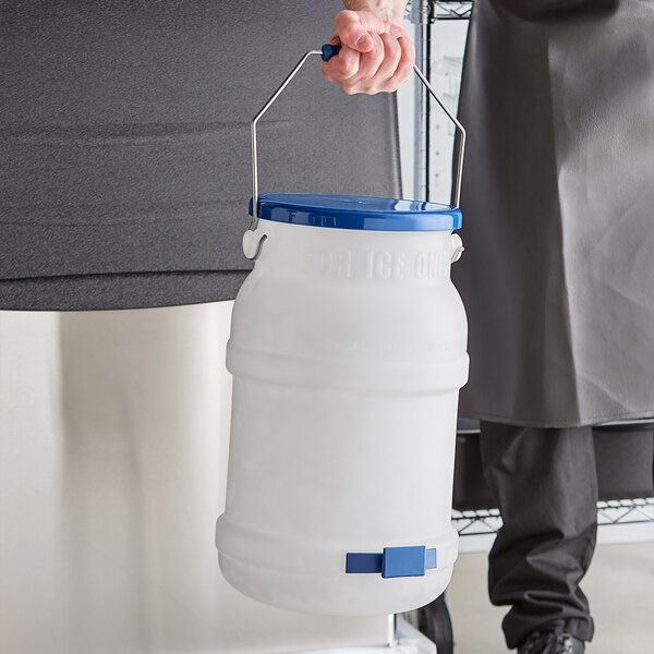 Choice 5 Gallon Polypropylene Ice Tote with Lid and Mounting Bracket