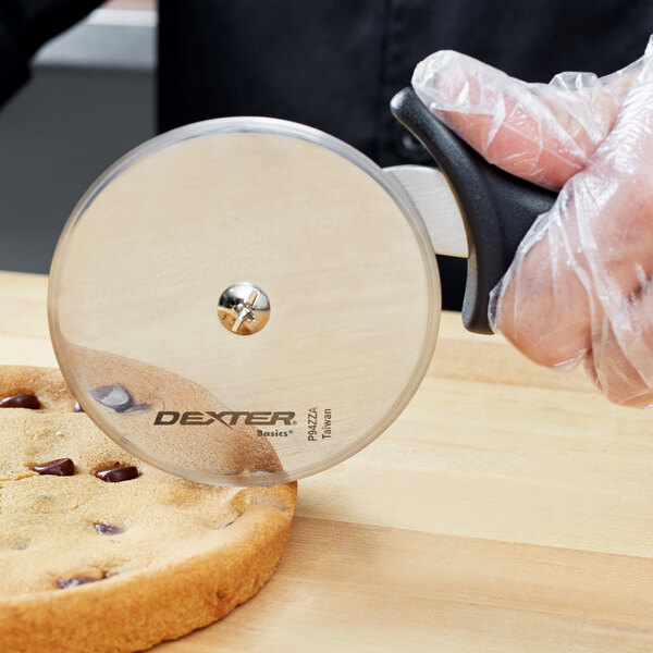 Dexter-Russell 31631 4" Black Handle Pizza Cutter