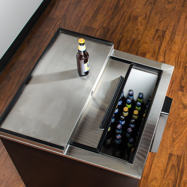 Avantco HBB-25-HC 25" Black Horizontal Bottle Cooler