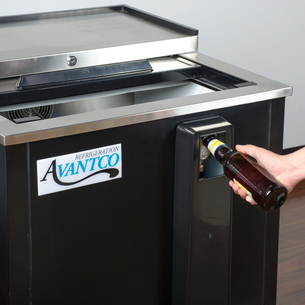 Avantco HBB-25-HC 25" Black Horizontal Bottle Cooler