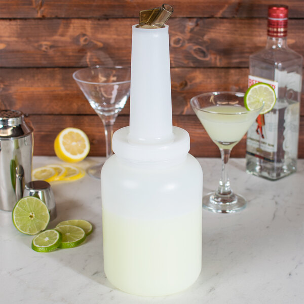 Carlisle PS701B01 Store 'N Pour 1/2 Gallon White Container with Brown ...