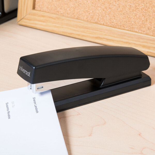 Universal UNV43118 20 Sheet Black Full Strip Desktop Stapler