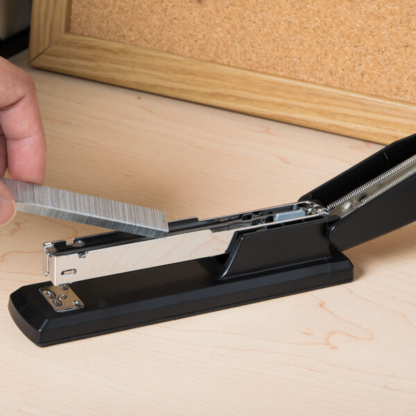 Universal UNV43118 20 Sheet Black Full Strip Desktop Stapler