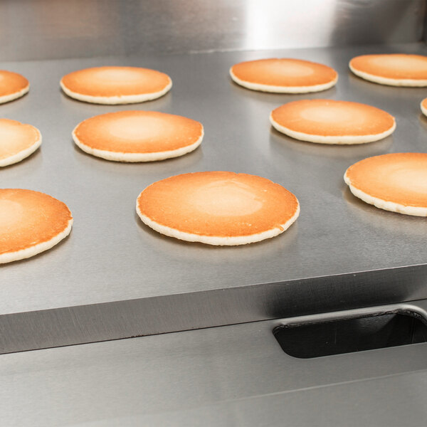 Globe GG24G 24" Countertop Gas Griddle - 60,000 BTU