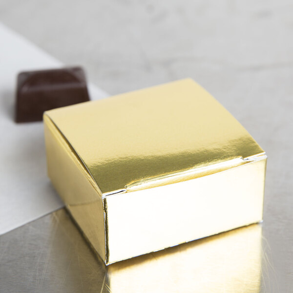 2 1/2" x 2 1/2" x 1 1/8" 1-Piece Gold Foil Candy Box - 250/Case