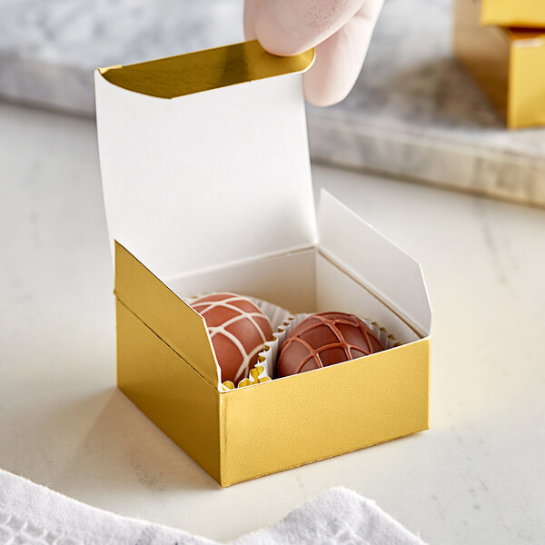 2 1/2" x 2 1/2" x 1 1/8" 1-Piece Gold Foil Candy Box - 250/Case