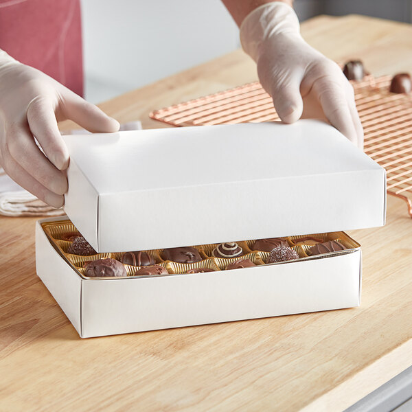 9 3/8" x 6" x 2" 2-Piece 2 lb. White Candy Box - 250/Case