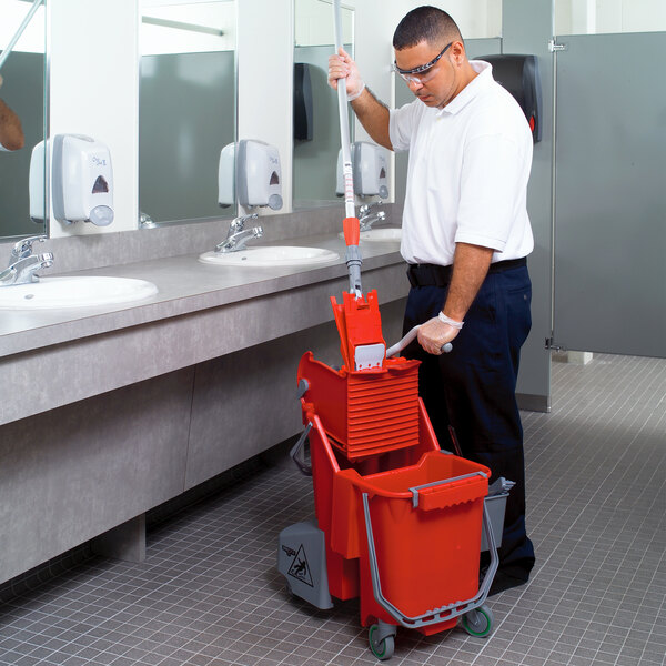 Unger COMBR 8 Gallon Red Mop Bucket with Side-Press Wringer