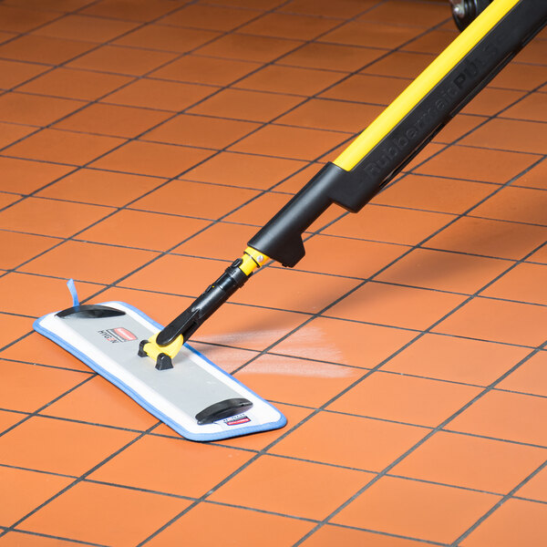 Rubbermaid HYGEN 1835528 Pulse 18" Spray Mop Kit