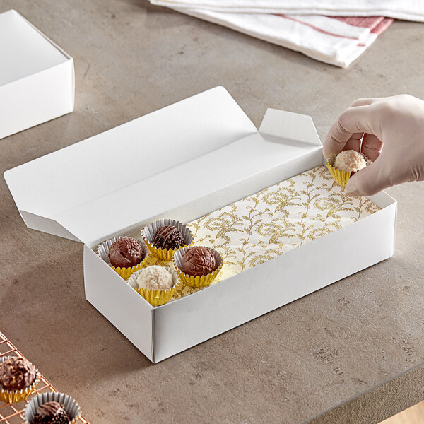 10 5/8" x 4 1/4" x 2 1/2" White 3 lb. 1-Piece Candy Box - 250/Case