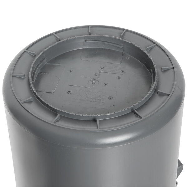 Continental Huskee 20 Gallon Gray Round Trash Can with Gray Lid