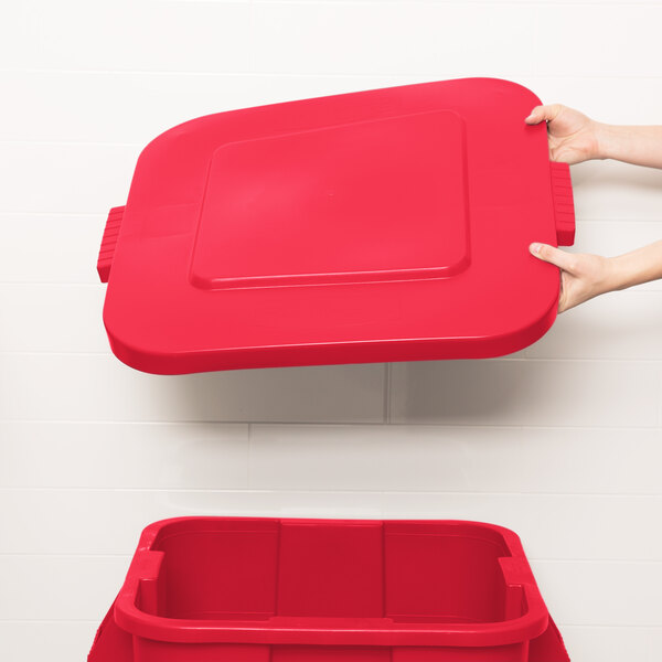 Rubbermaid FG352600RED BRUTE 28 Gallon Red Square Trash Can