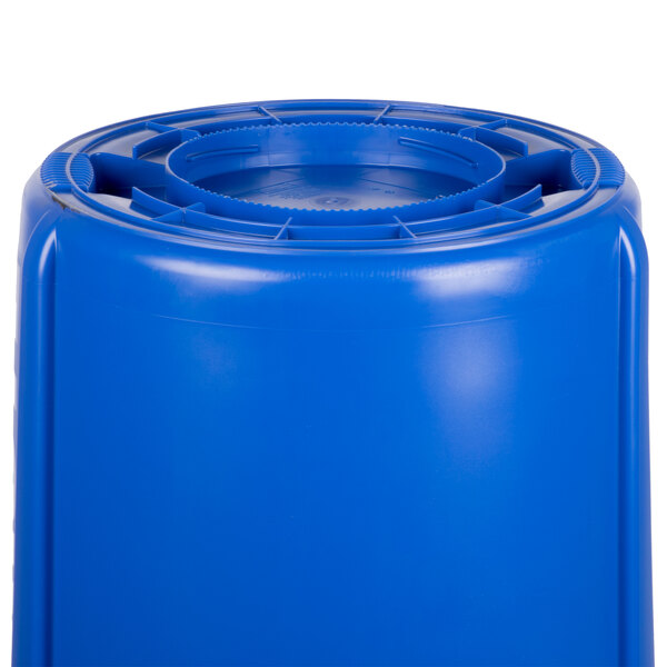 Rubbermaid BRUTE 44 Gallon Blue Round Recycling Can and White Lid