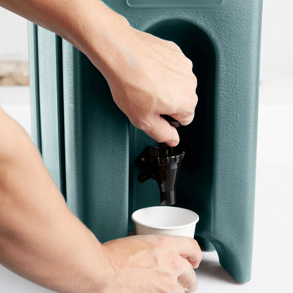 Cambro 500LCD401 Camtainers® 4.75 Gallon Slate Blue Insulated Beverage ...