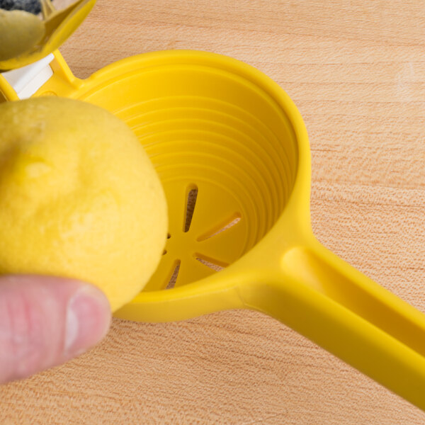 Chef'n 102-159-017 FreshForce™ Handheld 10 1/4" Plastic Lemon Juicer ...