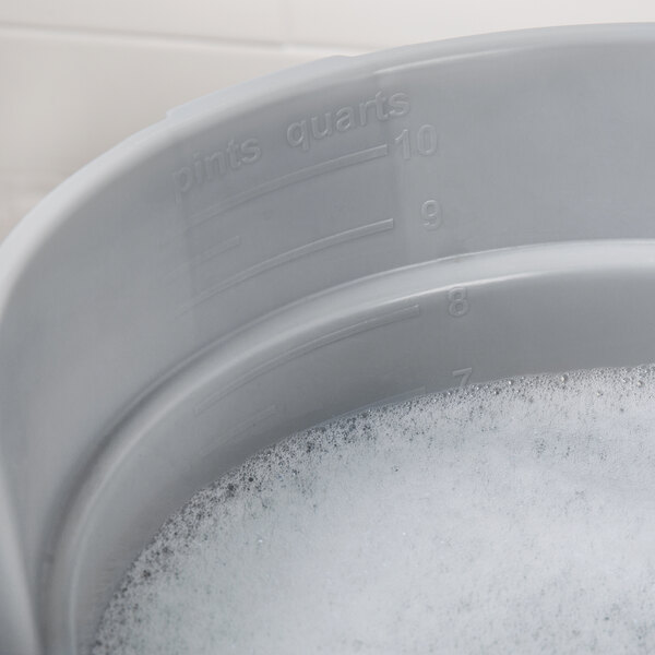 Rubbermaid FG296300GRAY BRUTE 10 Qt. Gray Round Bucket