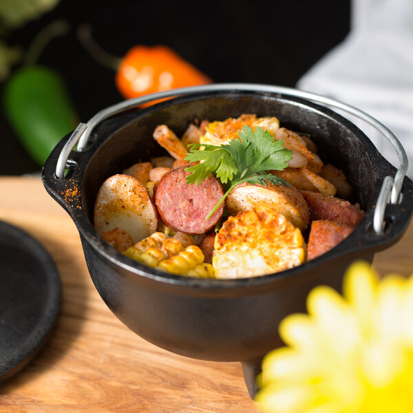 Lodge Cast Iron Country Kettle with Lid | WebstaurantStore