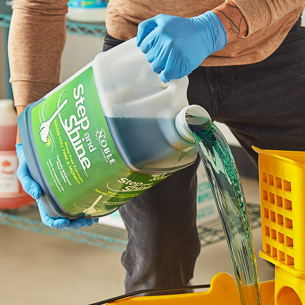 Noble Chemical 2.5 Gallon / 320 oz. Step & Shine Concentrated Floor Cleaner