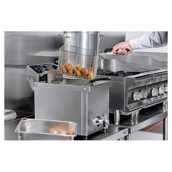Vollrath 40709 15 lb. Countertop Deep Fryer - 208/240V