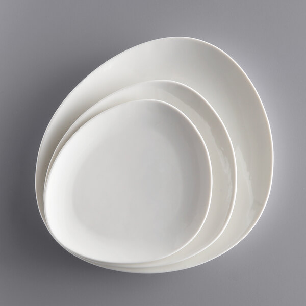 Acopa Nova 10 1/4" Cream White Organic Coupe Stoneware Plate - 12/Case