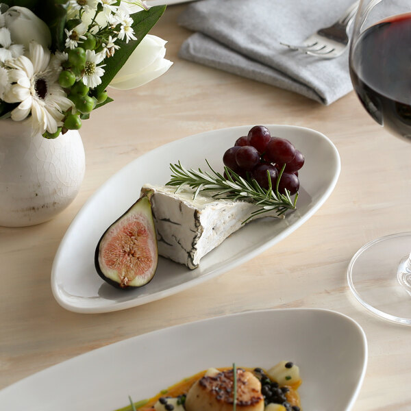 Acopa Nova 9" x 4 1/2" Cream White Slim Triangle Coupe Stoneware Plate ...