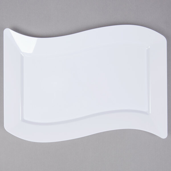 Fineline Wavetrends 1407-WH 7 1/2" x 12" White Plastic Luncheon Plate ...