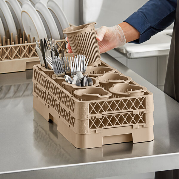 Vollrath HR1370 Traex® 19 3/4" x 10" x 9 1/16" Half-Size Beige 8 ...