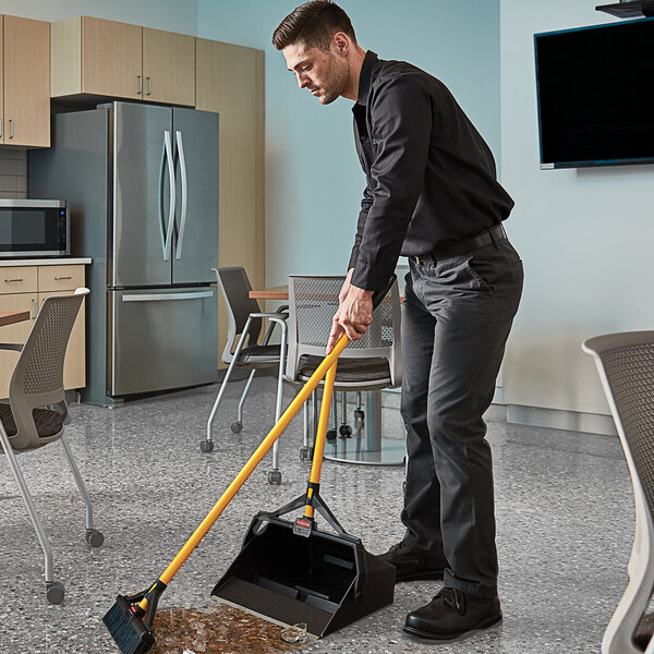 Rubbermaid 2018806 Maximizer 29" Plastic Upright Wet / Dry Pan