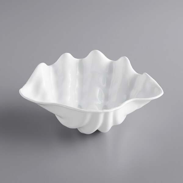 Winco 20 oz. White Shell Shaped Plastic Bowl