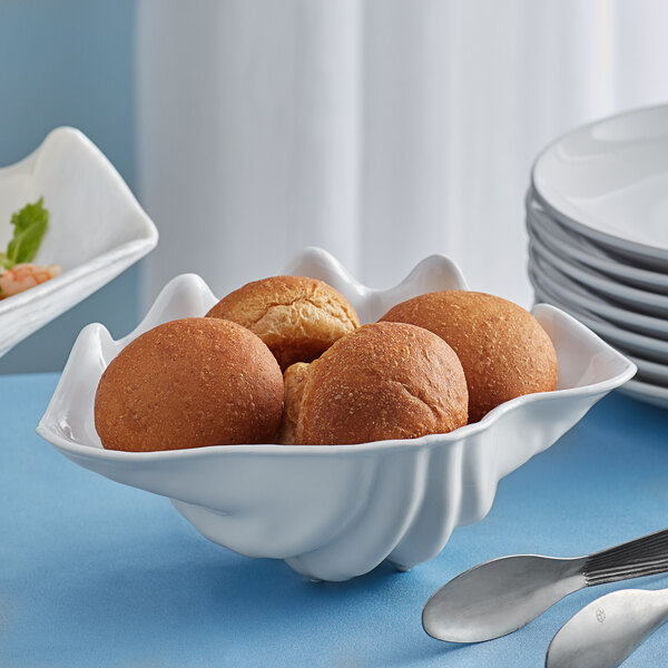 Winco 20 oz. White Shell Shaped Plastic Bowl