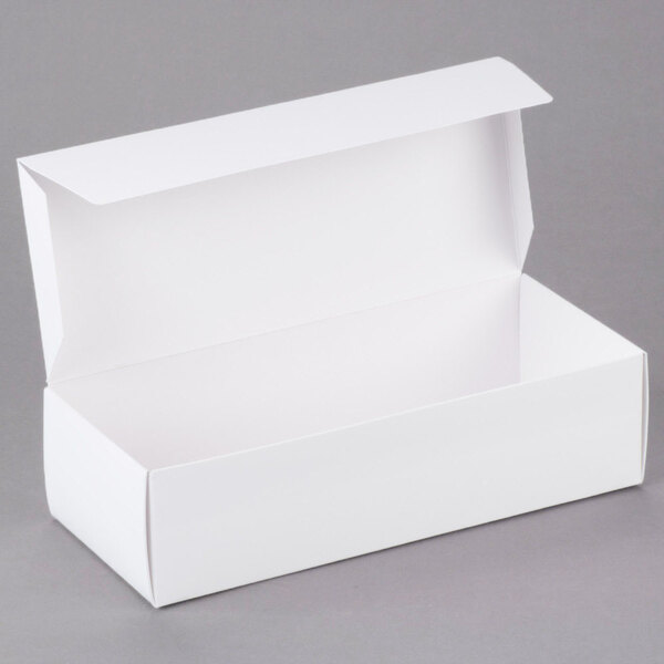 8 7/8" x 3 3/4" x 2 3/8" White 1-Piece 2 lb. Candy Box - 250/Case