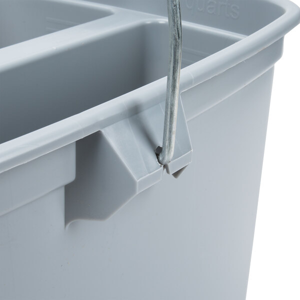 Rubbermaid FG262888GRAY 19 Qt. Divided Gray Bucket