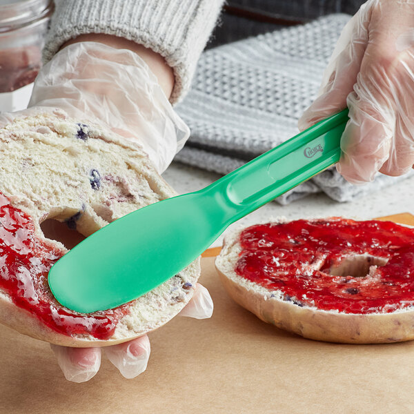 Choice 7 3/4" Smooth Polypropylene Sandwich Spreader with Green Handle