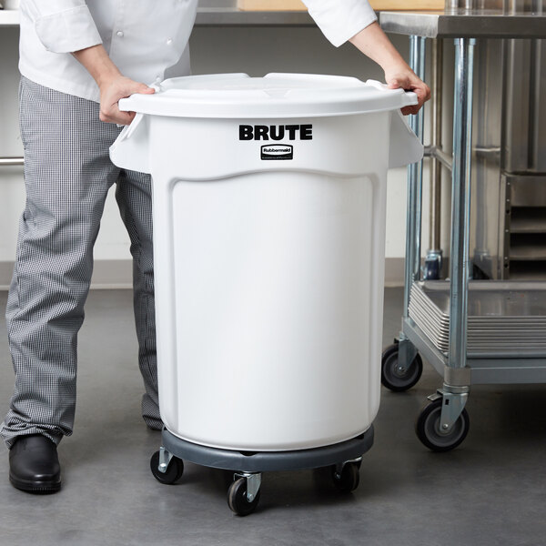 Rubbermaid BRUTE 32 Gallon / 510 Cup White Round Mobile Ingredient ...