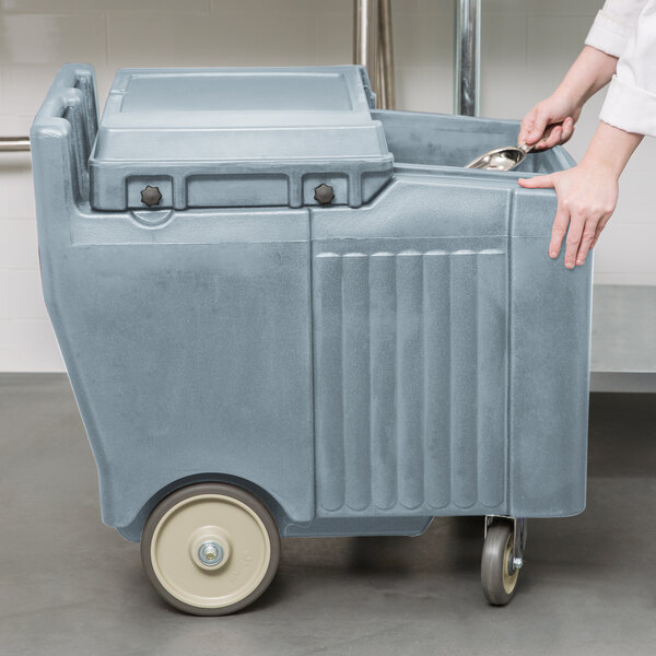 Cambro ICS125LB401 SlidingLid™ Slate Blue Mobile Ice Bin - 125 lb. Capacity