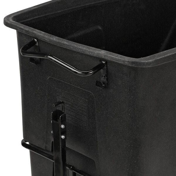 Toter UTT15-00BLS 1 1/2 Cubic Yd. Blackstone Towable Tilt Truck (2000 ...