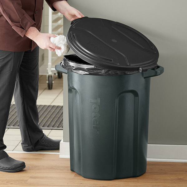 Toter 32 Gallon Green Rotational Molded Round Trash Can with Black Lid
